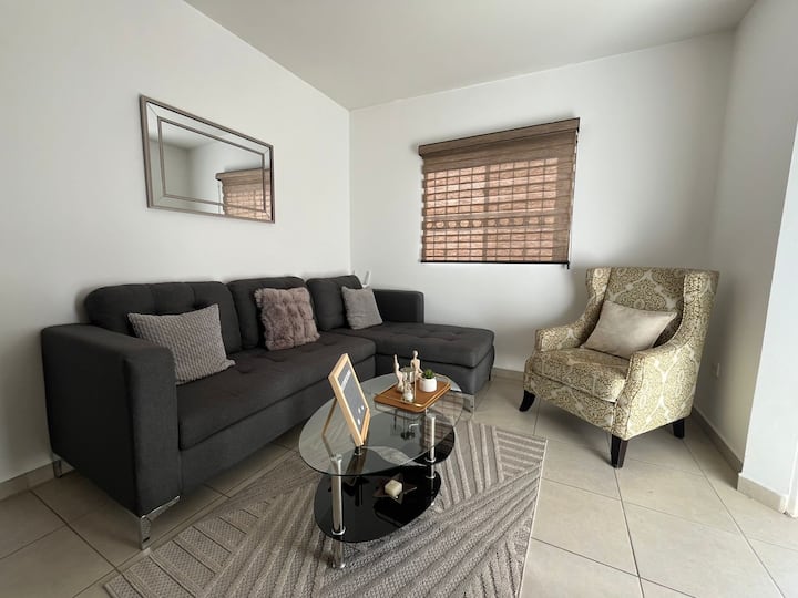 Casa Cómoda En Sector Viñedos. Zona Residencial. - Los Mochis