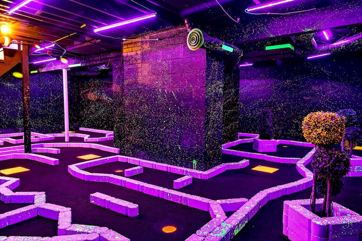 Glow Golf Retreat~ Hot Tub~ Sauna~ Swing Fire Pit - Georgetown, KY