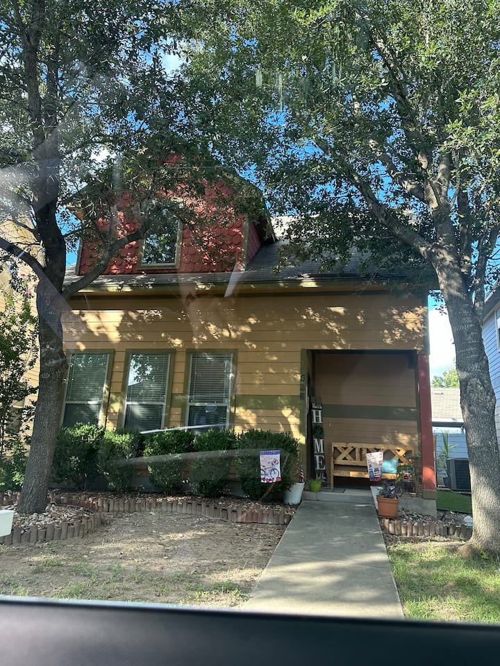 Modern 2br Home In Kyle W/ Garage - Kyle, TX
