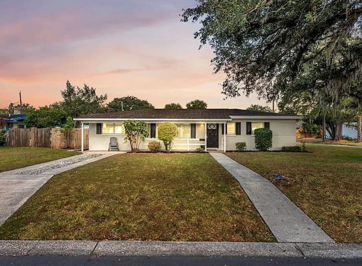 Cozy Corner Retreat - Lakeland, FL