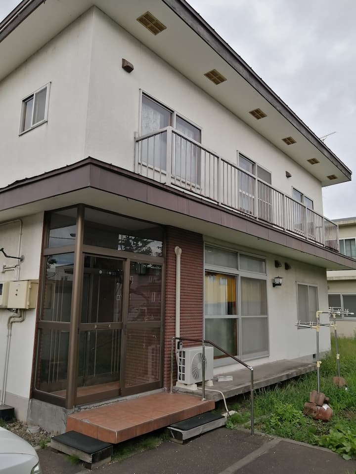 駅から徒歩12分/最大10人まで貸し切り/岩見沢市3条民泊 - 이와미자와시