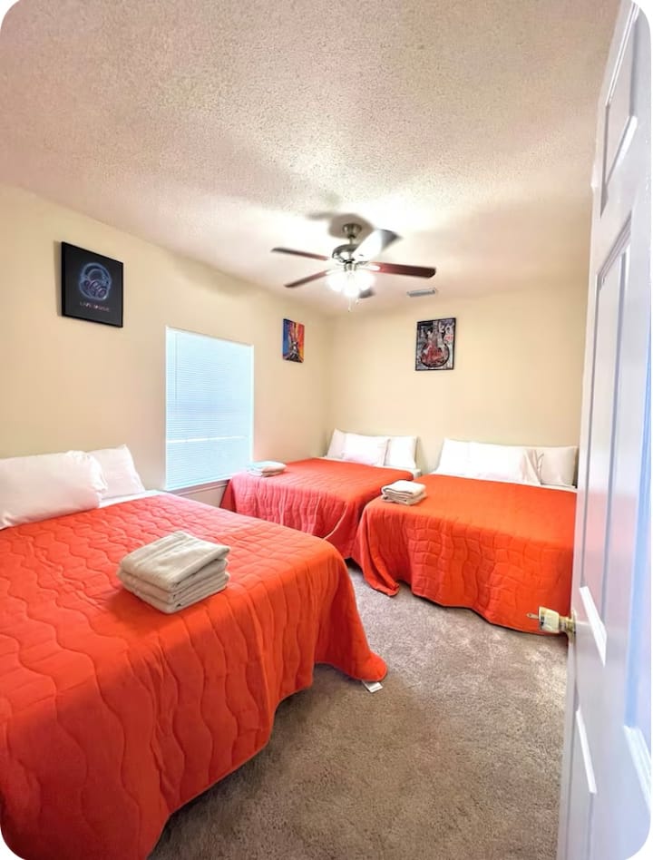 -Private Room Shared Bath Minutes From Dt - Austin, TX