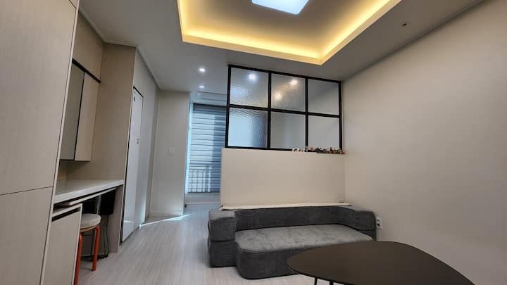 #대전시청역#도보3분#사진추가중#신축#주차가능#1시체크아웃#안전깔끔#여유로운1.5룸#ott - Daejeon