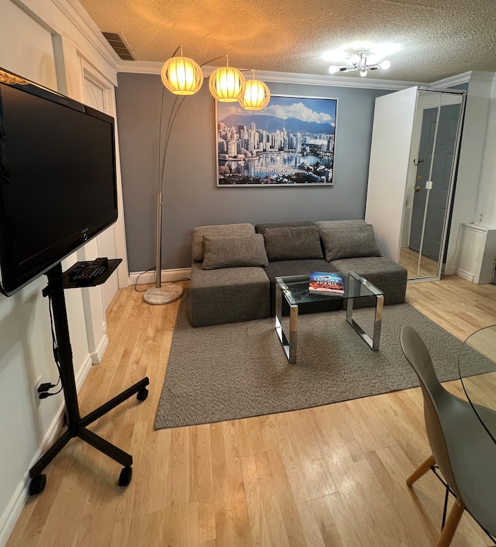 Beautiful Duplex, 15 Min Drive To Downtown & Beach - Vancouver