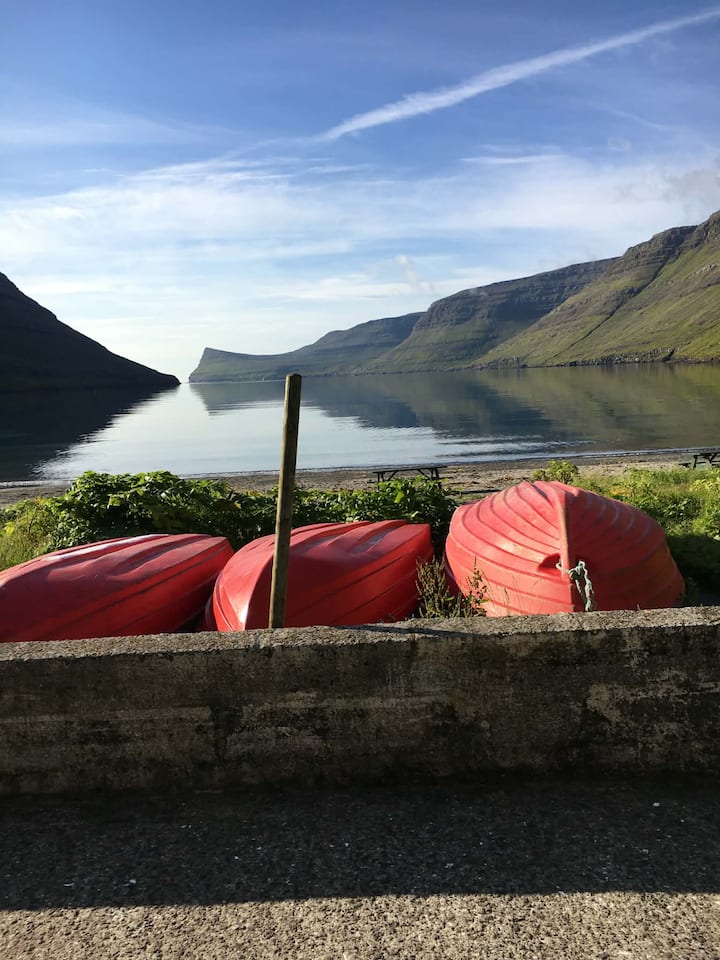 Lille Hus Ved Stranden - Faroe Islands