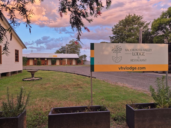 Vacy Lodge - Queen Room - Paterson