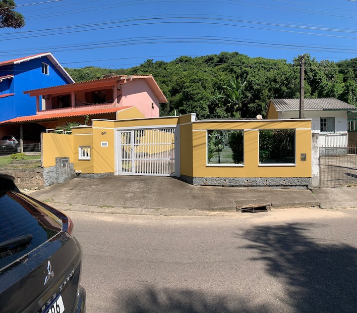 Casa Ampla Com Pátio Grande Em Laguna - Laguna