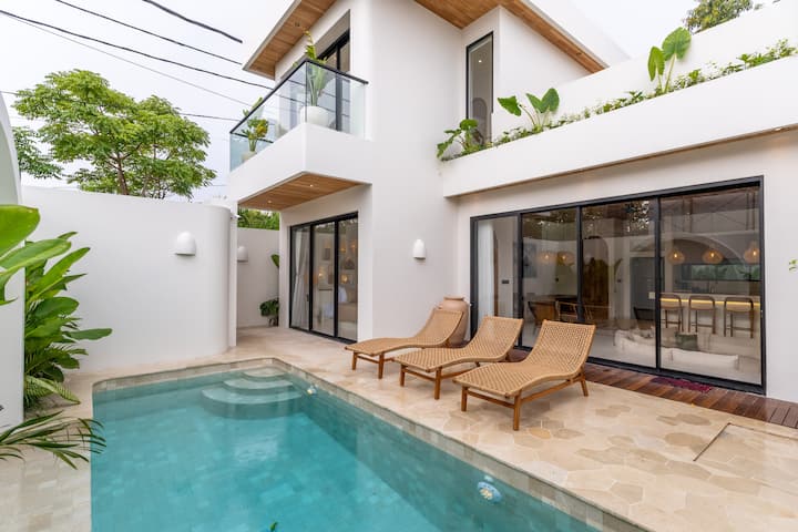 New 2br Villa In Bingin - Rooftop Jacuzzi & Sauna - Australia