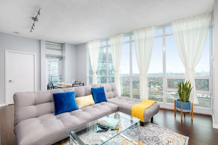 Designer Condo Cn View| Downtown+parking - Toronto