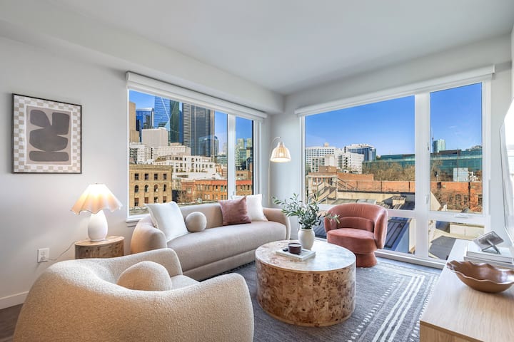 The City Lookout | Views + Walk To Stadiums - First Hill - Seattle