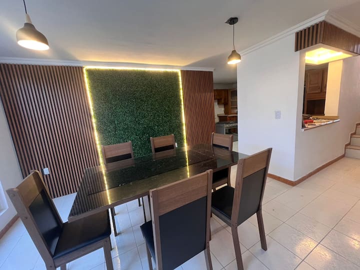 Casa Muy Amplia En La Mejor Zona De Zacatecas, Zac - Zacatecas