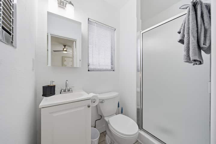 Modern Studio • 2-min To Metro • Near Culver City - South Los Angeles - Los Angeles