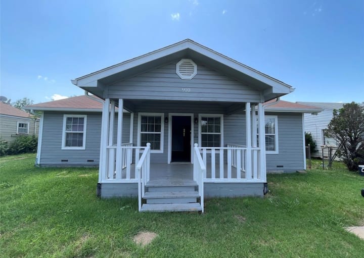 Sunset Cottage - Abilene, TX