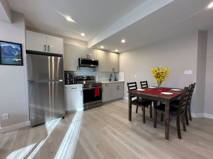 Luxury Guest Suite In Signal Hill - Calgary