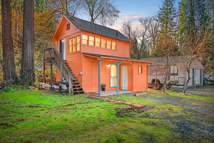 Wolf At Mill Street | Creekside | Walk To Downtown - Grass Valley, CA