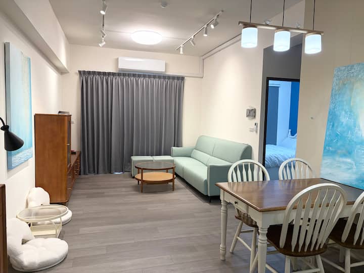 「台中最無敵地段民宿,洲際球場第一排,漢神百貨旁」 - Taichung City