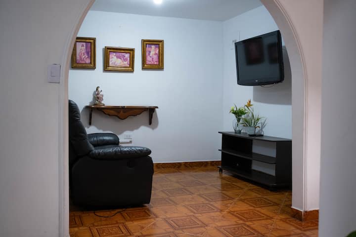 Habitación Privada Y Amplia En Casa Central - San Rafael, Colombia