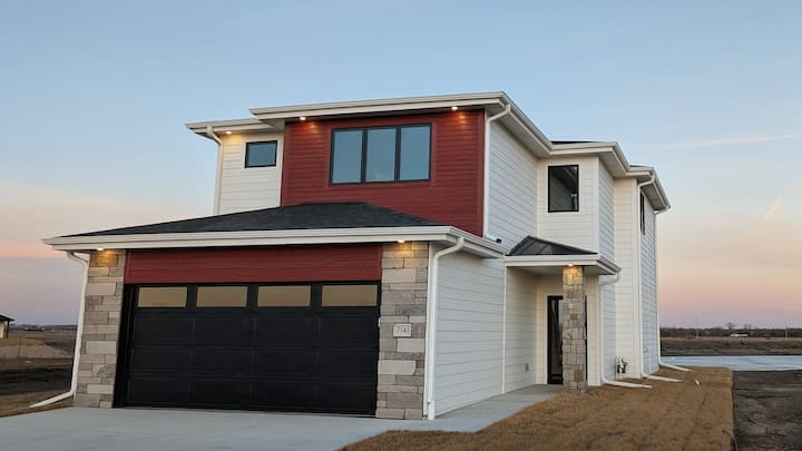 Private Waterfront Lake House | Near Omaha - 잉글우드