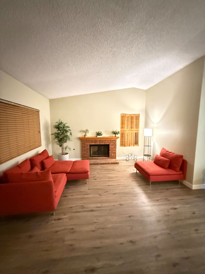 Clean & Cozy Moreno Valley Home Getaway - Moreno Valley, CA