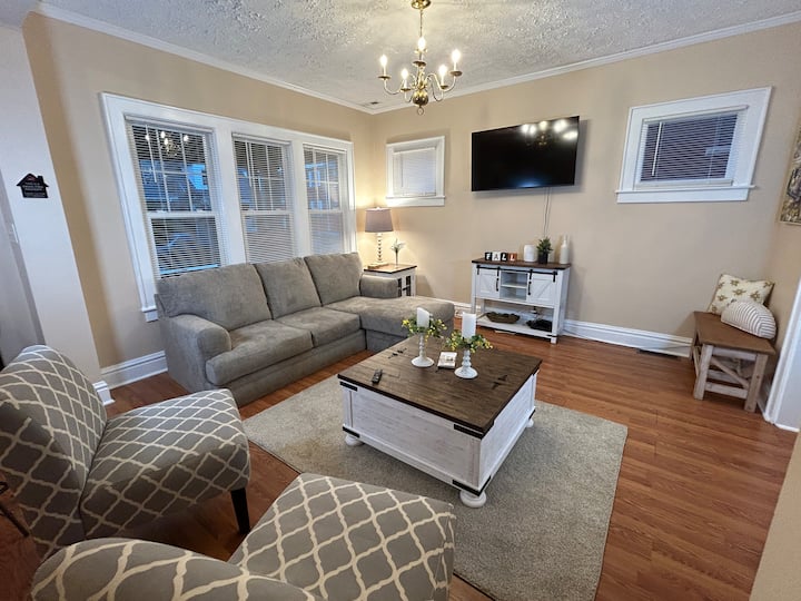 Two Minute Walk To Ritter Park - Huntington