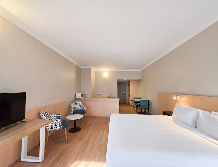 Gran Toro Suite (Two Bedroom, Kitchenette) - Sydney