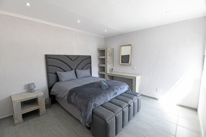 Soliha Guesthouse - Escape - Secunda