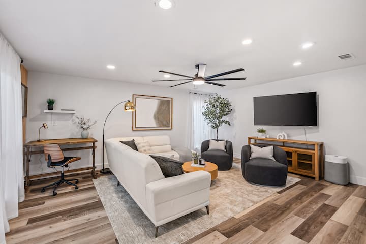 Your Upscale Modern Luxury Home By Galleria Dallas - Dallas, TX