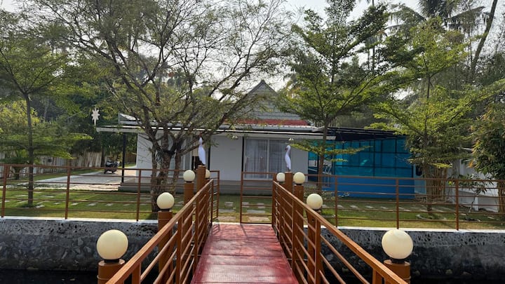 Lake View Pool Villa By Mayooram - Kollam