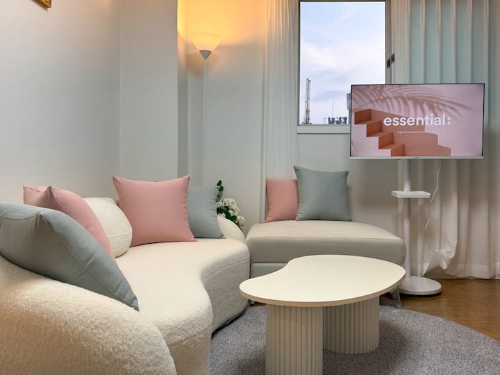 [트렌디 감성] 성수역2분 On연무장길 | 서울숲· Ddp | 호텔침구 리모델링 합법 - South Korea