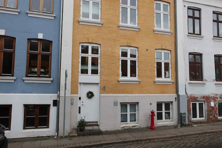 Halvt Byhus Med Egen Gårdhave I Hjertet Af Aarhus - Aarhus