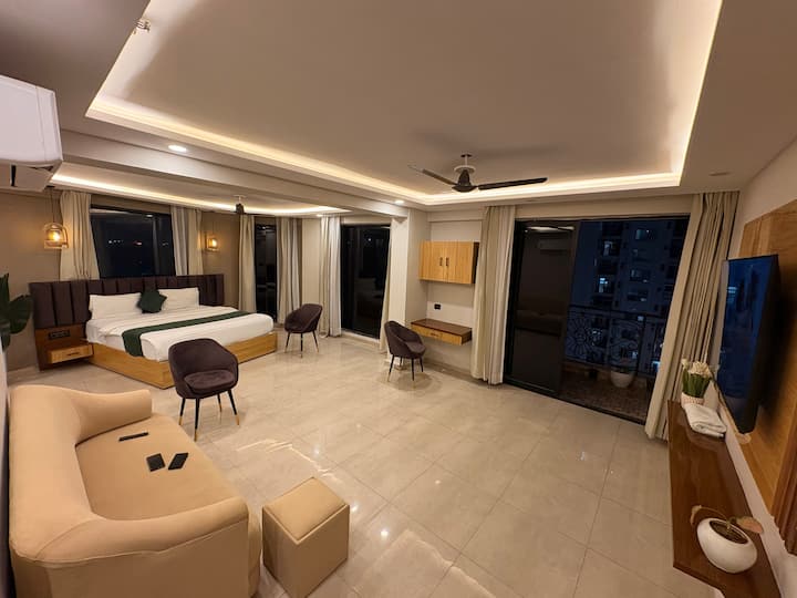 Pratap Living / Penthouse Suite W/ Kitchen - Lucknow