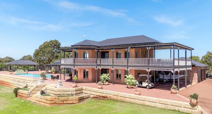 Wonnerup Beach Manor. Entire House And Pool House - Busselton