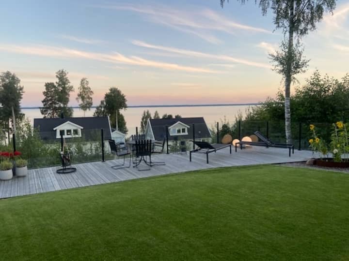 Villa Med Sjöutsikt Utanför Norrköping - Suède