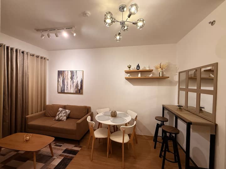 The Beige Haven - 2br With Fast Wifi Near Jpark - Lapu-Lapu City