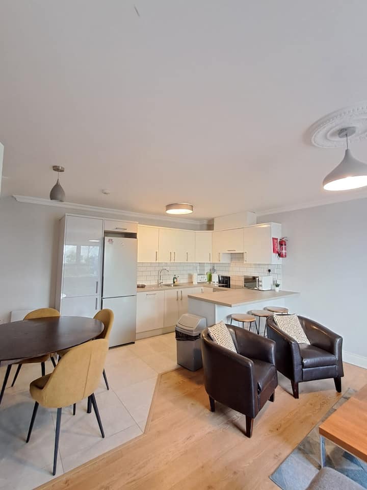 Fantastic Location, Sleeps 12. - Galway