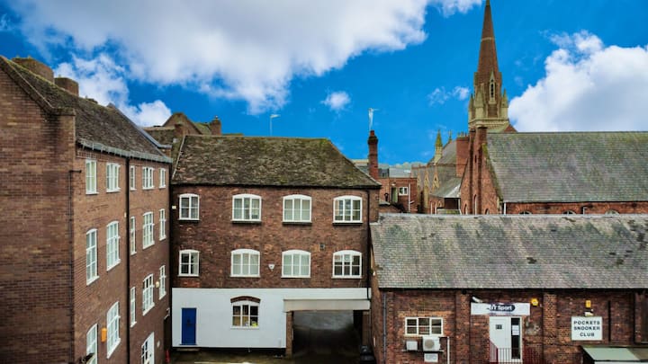 The Loom Room | King Room - Ground Floor - Stourport-on-Severn