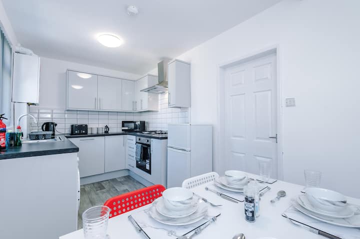 Stylish 5-bed Retreat | Skipton Town | Sleeps 10 - Grassington