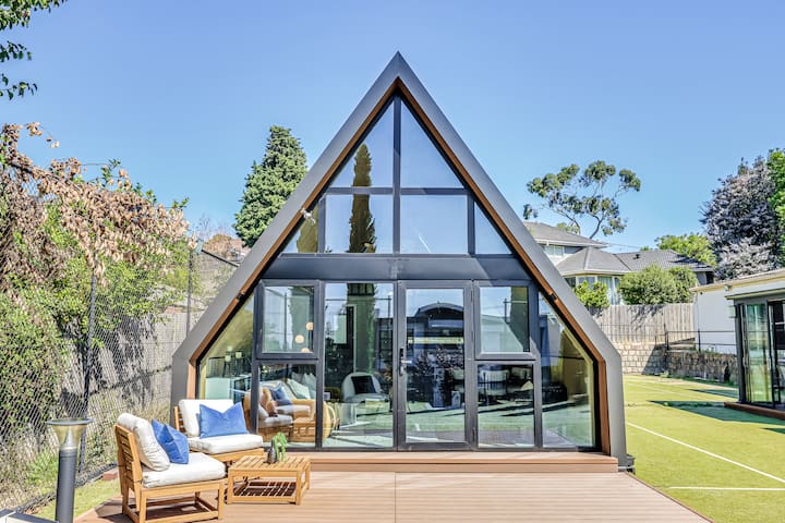 Smart Stylish Stay | Sunroom, Bbq & Basketball Fun - Box Hill