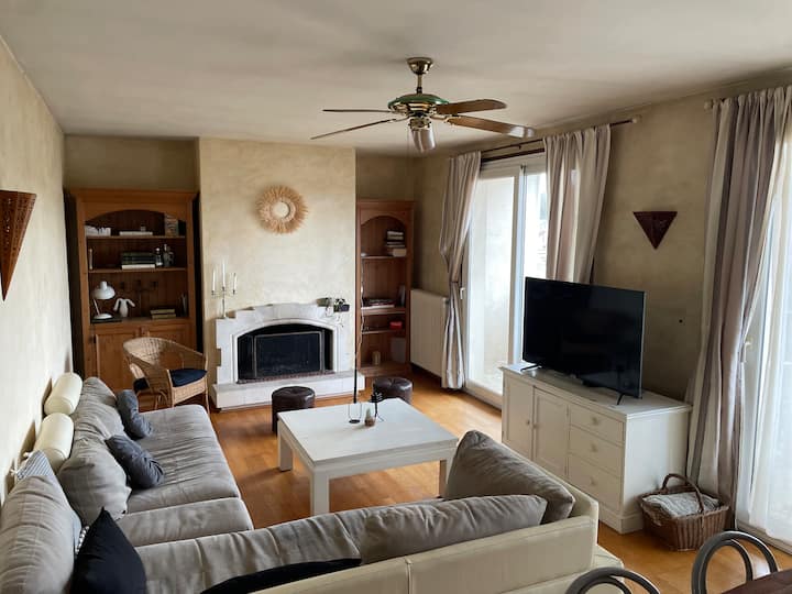 Grand Appartement 110 M² Avec Balcon, Proche Paris - Ibis Orly Chevilly Tram 7