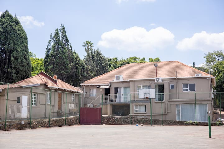 Luxurious Mansion - Upper - Johannesburg