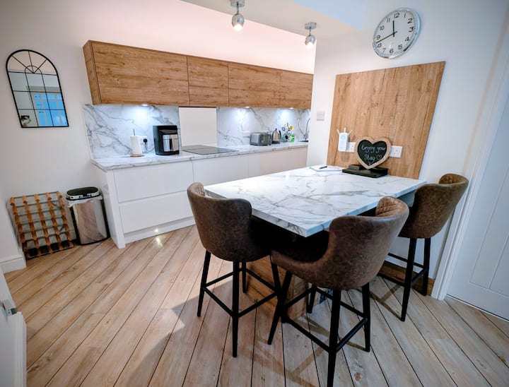 2 Bedroom Unique Converted Constabulary - Nantwich