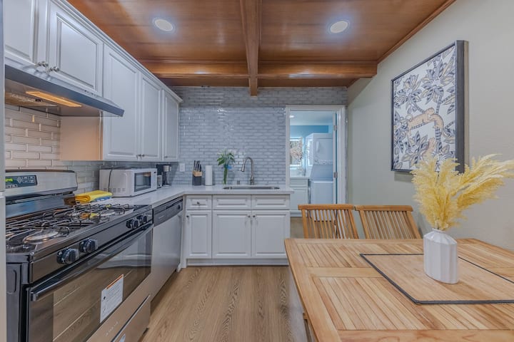 Cozy 2br Home W Pool And Backyard G2 - Eastvale, CA