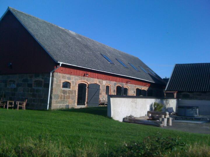 Smultronstället - Stort Gästboende Med Bastu. - Viken