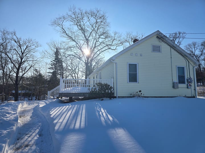 A Cozy Home Located In Beautiful Bradford, Ri - Misquamicut, RI