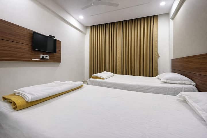 Stayguru Hari Om Residency - Ac Double Deluxe Room - Bhuj