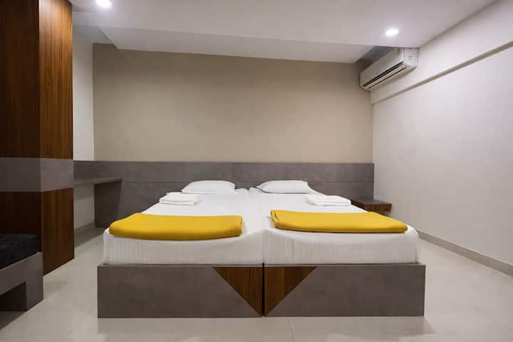 Stayguru Hari Om Residency - Superior Deluxe Room - Bhuj