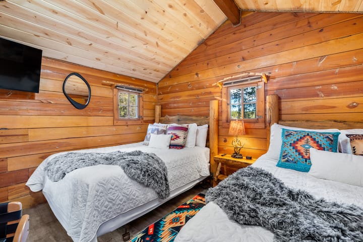 Red Rock Cabin: Black Hills Retreat - Mount Rushmore, SD