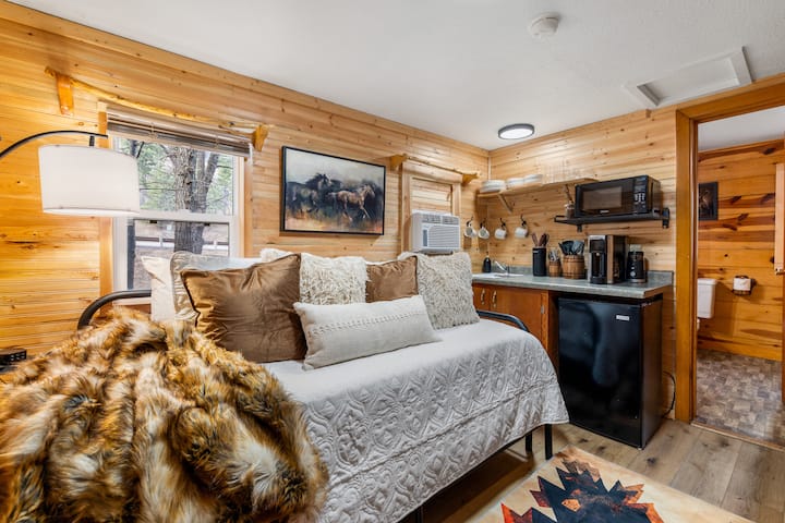 Prairie Sky Retreat: Cabin Near Keystone - Keystone, SD