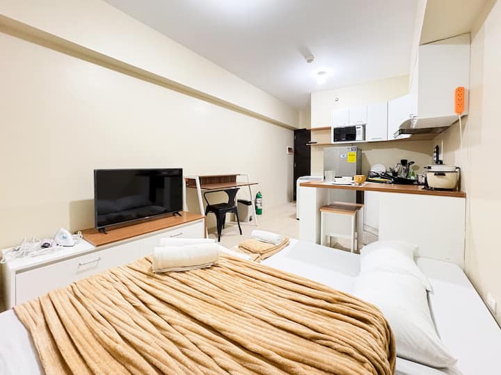 Minimalist Studio For 4 | It Park, Cebu City - Cebu