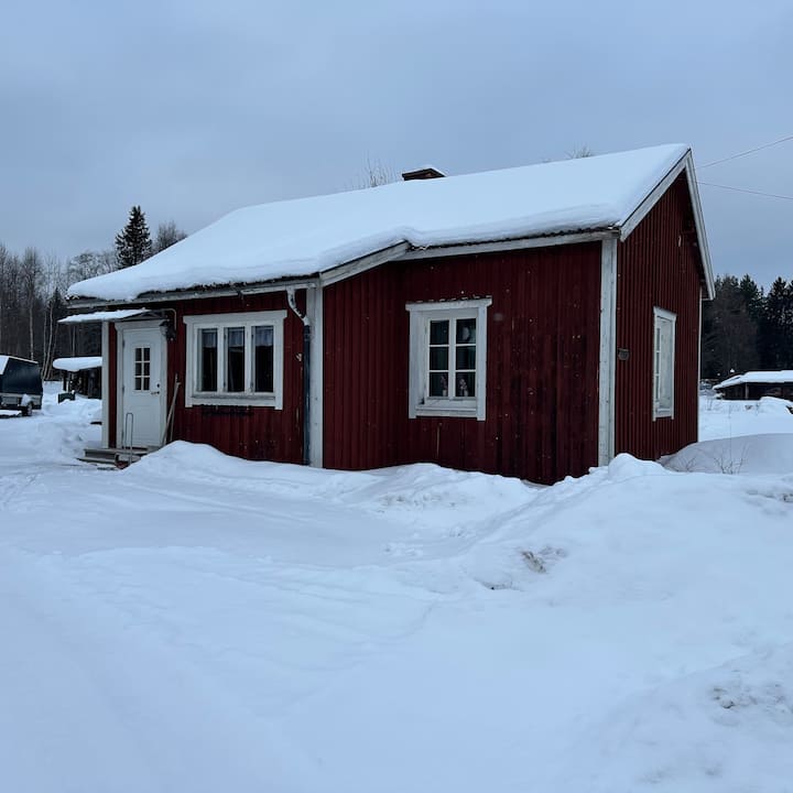 Charmig Stuga I Vika - Mora, Sweden